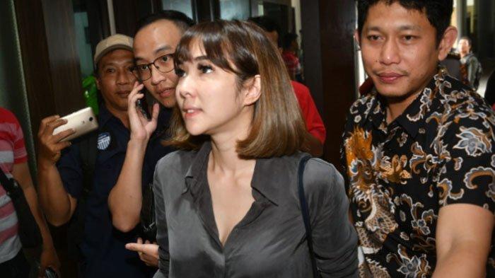 Pantas Gisel Tampak Santai Saat Wajib Lapor Kasus Video Syur, Wijin dan Gading Marten Lakukan ...