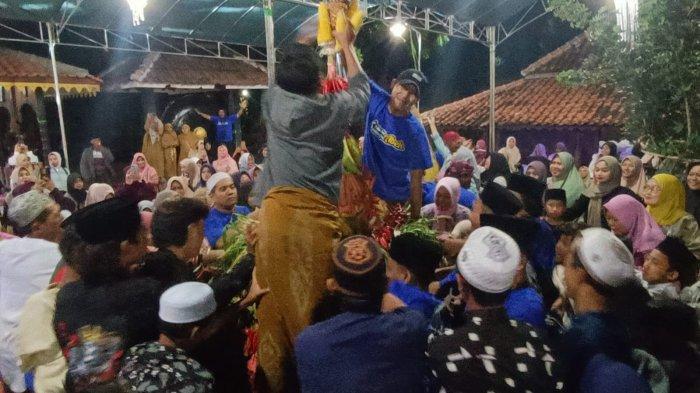 Apa Itu Ritual Buk-buk Bumeh Bulen Sorah, Tradisi Warga Probolinggo Di ...