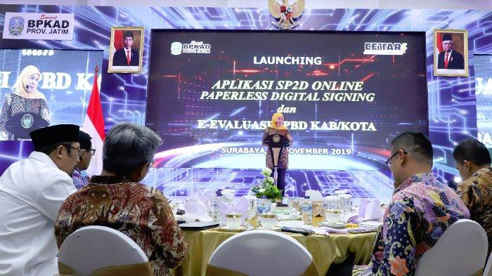 Khofifah Launching Aplikasi SP2D Online, Paperless, Digital Signing, dan E-Evaluasi APBD Kab ...
