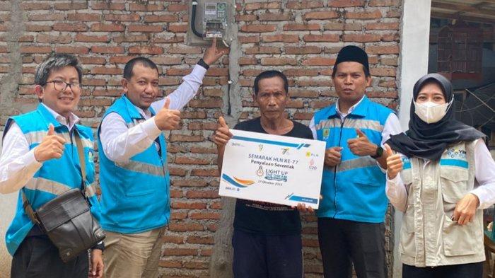 Hari Listrik Nasional 2022, Pegawai PLN Bantu Biaya Sambung Listrik Gratis bagi 3607 KK ...