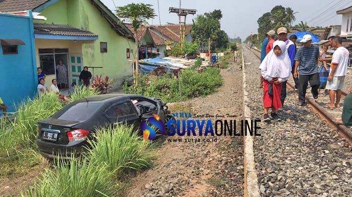 Honda City Plat L Tabrakan dengan KA Mutiara Timur di Jember, Kecelakaan di Perlintasan Tanpa ...