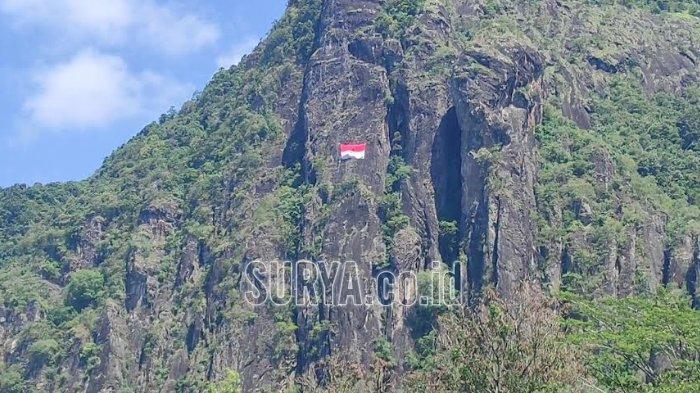 HUT Kemerdekaan RI ke 79, Bendera Raksasa Dibentangkan di Tebing ...