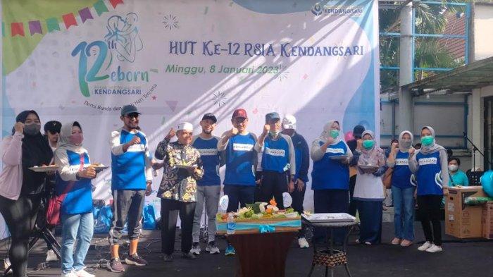 Rayakan HUT ke-12, RSIA Kendangsari Surabaya Ajak Warga Sekitar Jalan Sehat - Surya.co.id
