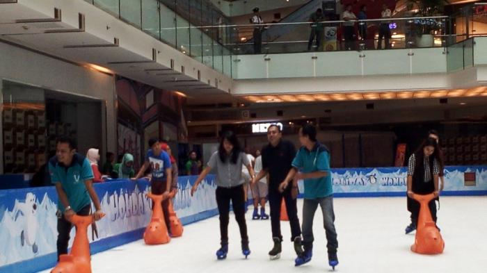 Inilah Serunya Main Ice Skating di Atas Es Setebal 40 Cm di Grand City ...