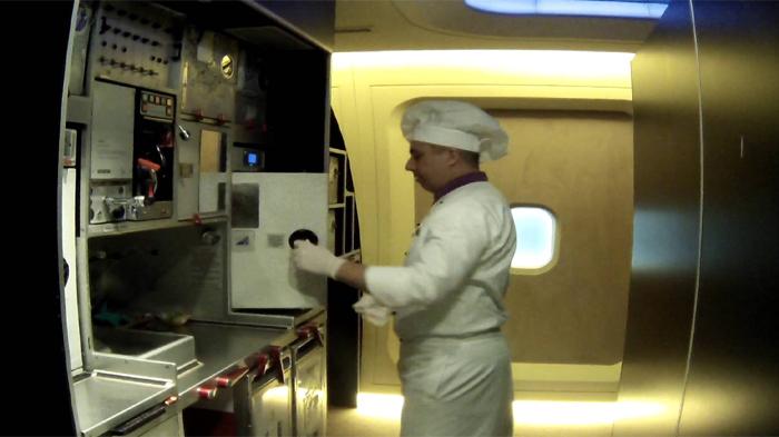 Begini Rumitnya Bekerja Sebagai Chef di Pesawat Udara - Surya.co.id