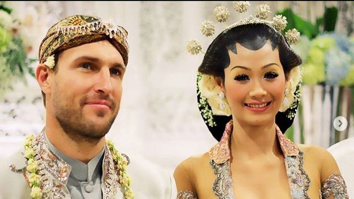 Intip Potret Bahagia Indah Kalalo, Model Cantik yang Menghilang dari ...