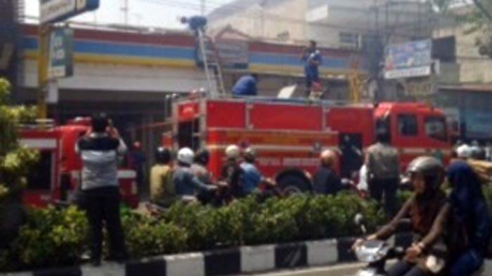 Kebakaran Indomaret Sidoarjo Diduga Akibat Konsleting - Surya.co.id