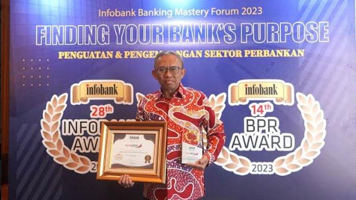 Kinerja Terus Positif, Bank Jatim Raih Penghargaan Infobank Award 2023 - Surya.co.id