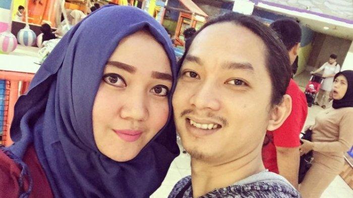 Sosok Suami Sulis yang Jarang Terekspos, Setia Temani & Pasang Badan saat Istri Diisukan ...