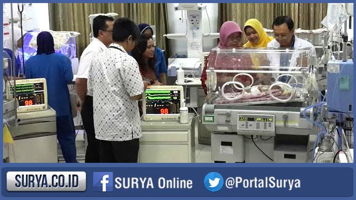 BREAKING NEWS - Kembar Siam Ivana - Ivone Dirujuk ke RSUD Dr Soetomo - Surya.co.id