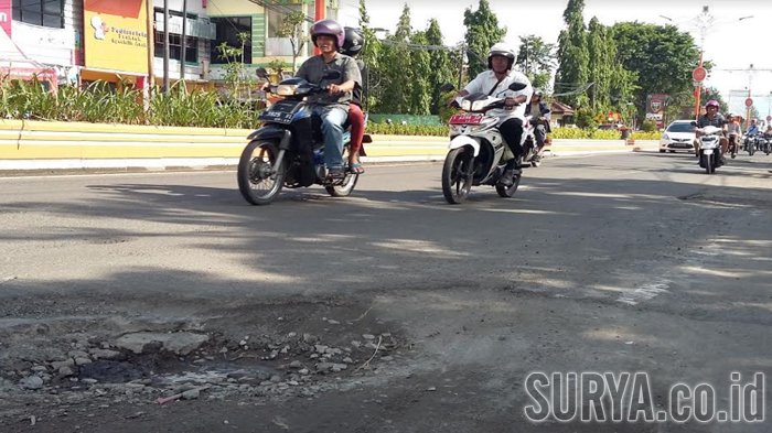 Pemkot Mojokerto Anggarkan Rp 8 Miliar Untuk Perbaikan Jalan Tahun Ini - Surya.co.id