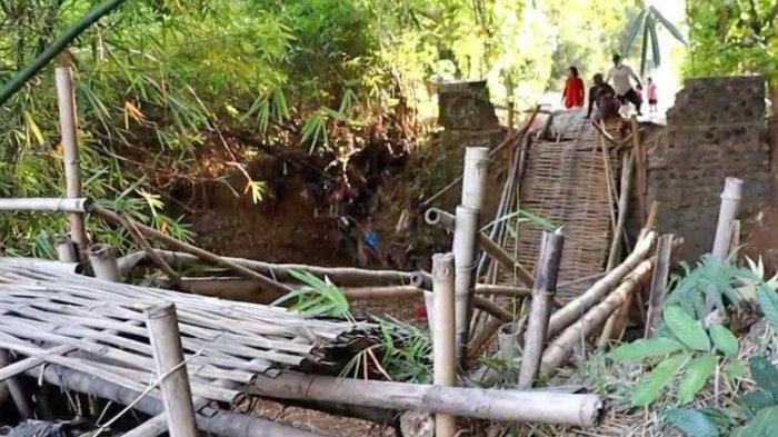 Jembatan Bambu di Ponorogo Roboh saat Anak-Anak Sekolah Lewat di ...