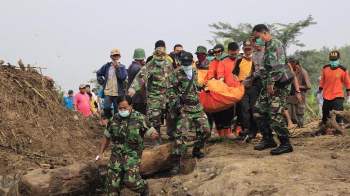 Jenazah Mbah Dinem Dikenali dari Perhiasan yang Melekat di Tubuhnya ...