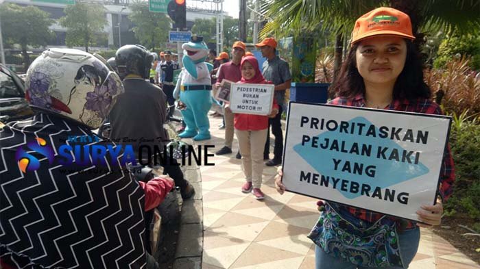 Banyak Pengendara Motor Mokong Naik Trotoar, Dishub Surabaya ...