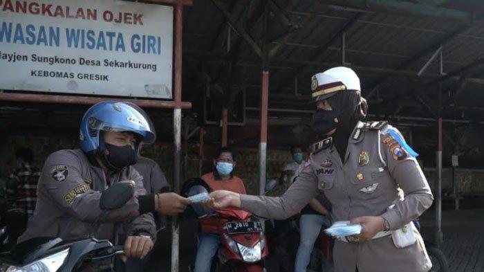 Operasi Keselamatan Semeru 2022, Satlantas Polres Gresik Bagikan Masker ... Operasi Keselamatan Semeru 2022, Satlantas Polres Gresik Bagikan Masker ...