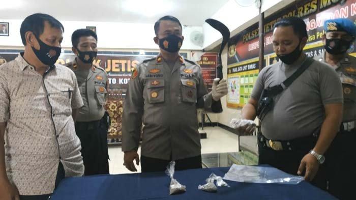 Kakek 60 Tahun yang Bacok Tetangga hingga Tewas di Mojokerto akan ...