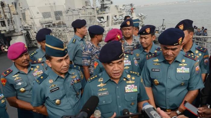 Dua Kapal Perang Koarmatim Diberangkatkan untuk SAR AirAsia - Surya.co.id