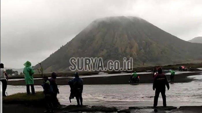 Gunung Bromo Diterjang Banjir Sementara, Tak Perlu Khawatir! Wisatawan ...