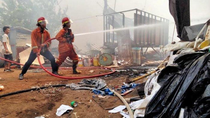 Api Puntung Rokok Ludeskan Gudang Kayu di Paciran Kabupaten Lamongan ...