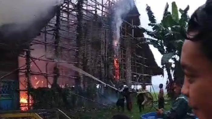 Diduga Tersambar Petir, Dua Gudang Tembakau Milik PTPN I di Jember ...