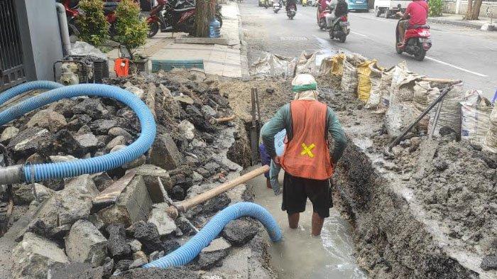 Pipa Bocor Ganggu Pasokan ke Ribuan Pelanggan, Perumda Giri Tirta Gresik Terjunkan Tim Perbaikan ...