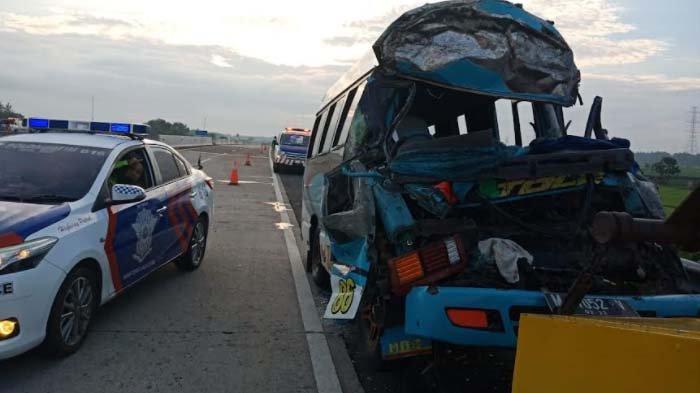 Dua Tewas di Ruas Tol Kertosono-Ngawi, Akibat Sopir Elf Mengantuk dan Tabrak Pantat Truk Tronton ...