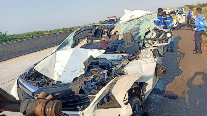 Kelelahan Berujung Maut, Daihatsu Sigra Tabrak Truk Hino di Jalan Tol Madiun - Surya.co.id