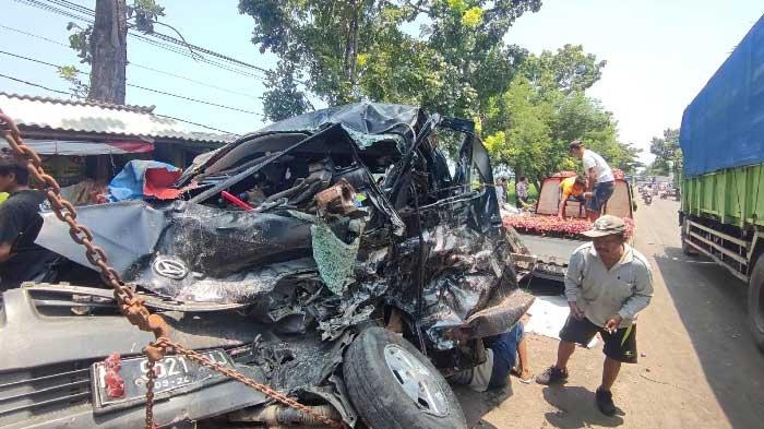 Kecelakaan Maut Pikap vs 2 Kendaraan di Probolinggo, 3 Orang Meninggal, Gara-gara Ban Meletus ...