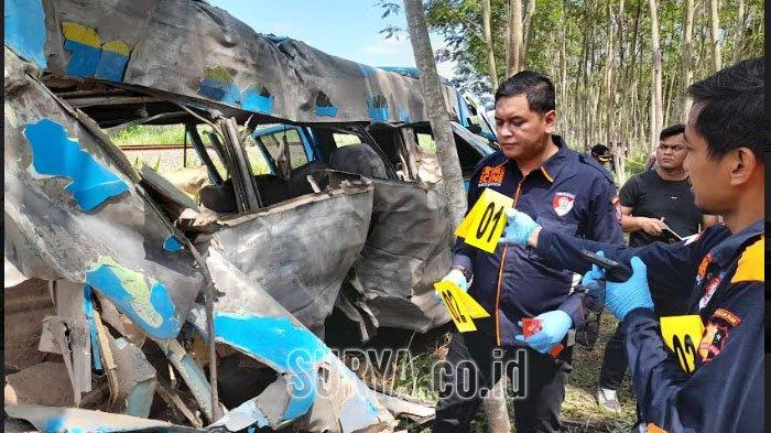 Olah TKP Laka Elf vs KA Probowangi di Lumajang, Mayoritas Korban Tewas Warga Kota Surabaya ...