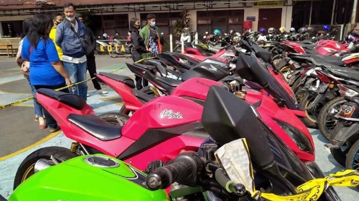 Bikin Gaduh dan Bising, Ratusan Motor Knalpot Brong Dirazia Polisi di Kota Kediri - Surya.co.id
