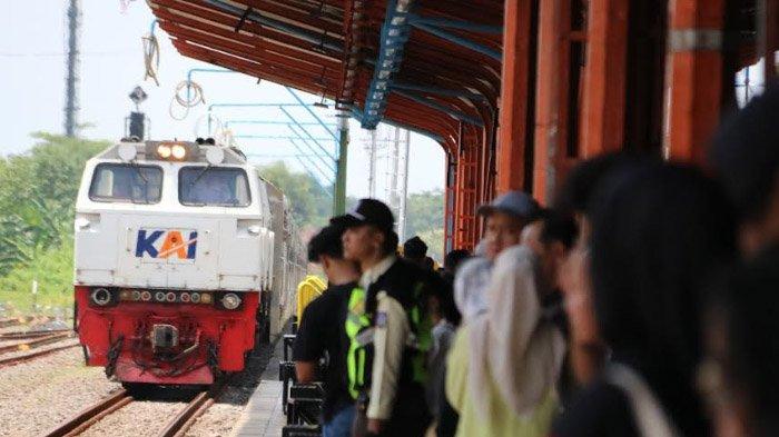 Ini Sosok Petugas KAI yang Kembalikan Tas Berisi Emas Batangan dan Uang Rp 510 Juta - Surya.co.id