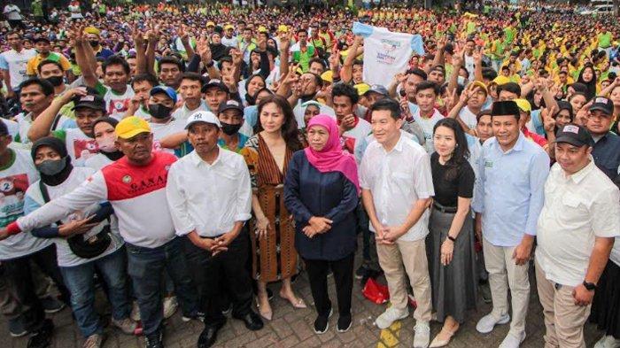 Cagub Jatim Khofifah dan Cabup Sidoarjo Subandi Sapa Ribuan Buruh PT ...