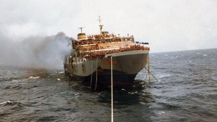 36 Tahun Lalu KMP Tampomas II Juga Terbakar di Masalembu - Surya.co.id