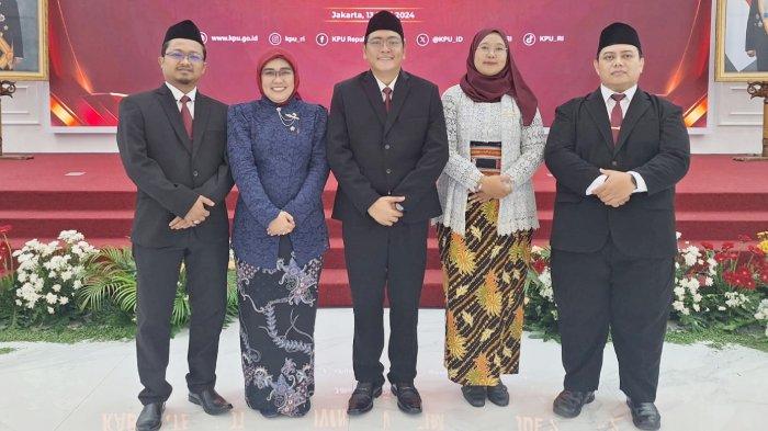 Usai Dilantik, Ini Tugas Pertama Komisioner KPU Kota Blitar - Surya.co.id Usai Dilantik, Ini Tugas Pertama Komisioner KPU Kota Blitar - Surya.co.id