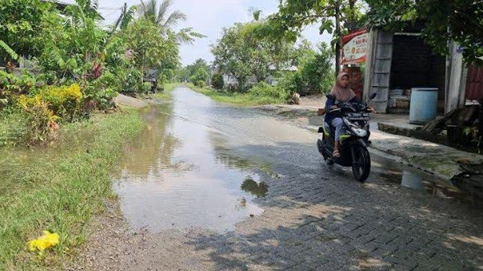 Banjir di Benjeng Gresik Mulai Surut, Bergeser ke Wilayah Cerme - Surya.co.id
