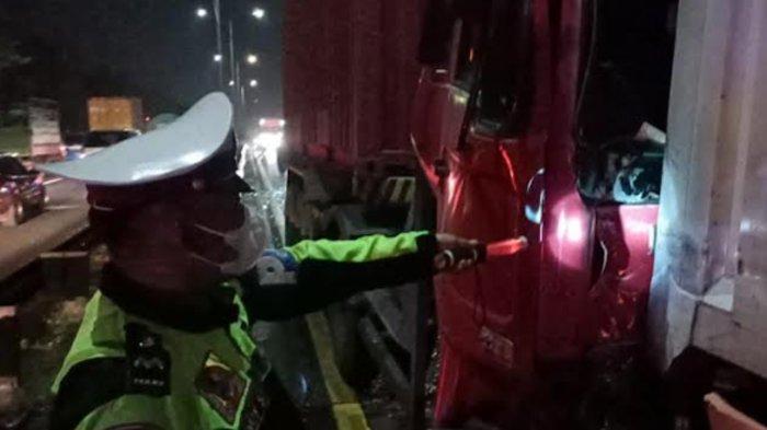 3 Kendaraan Terlibat Tabrakan Beruntun di Tol Sidoarjo, Begini Kronologinya - Surya.co.id