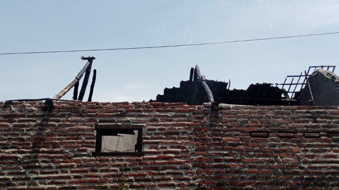 Rumah Warga di Pungging Mojokerto Ludes Terbakar Diduga Akibat Korsleting Listrik - Surya.co.id