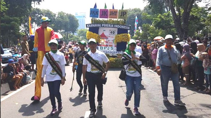 Mobil Hias BPJS Ketenagakerjaan Tampil dalam Parade Budaya dan Bunga ...