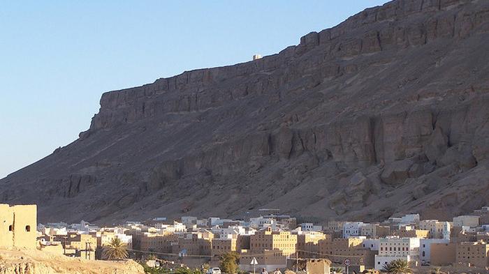 Mendaki Puncak Keindahan Tarim - Surya.co.id