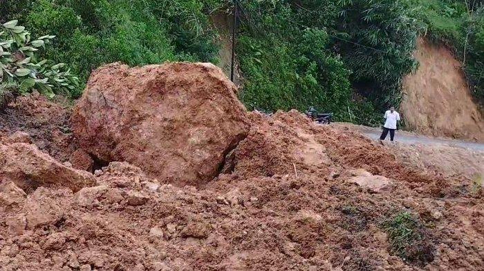 Tebing 30 Meter di Jalan Tegalombo-Tulakan Longsor, Kades Kasihan Pacitan Sebut Kejadian Kedua ...
