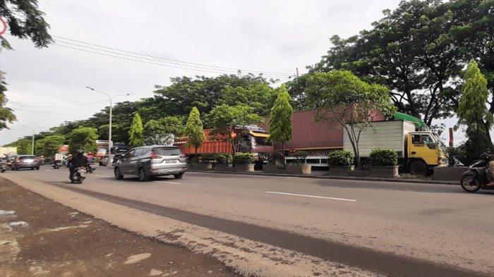 Ada Pengecoran di Jalan Raya Duduksampeyan, Gresik Arah Lamongan Macet Panjang - Surya.co.id