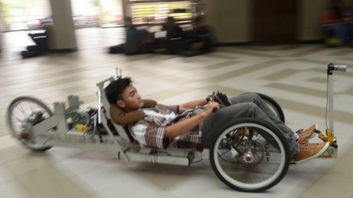 Mahasiswa Surabaya Ciptakan Mobil Listrik Pakai Rem Otomatis - Surya.co.id