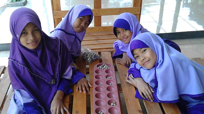 4 Alasan Mengapa Harus Kembali ke Dolanan Tradisional - Surya.co.id