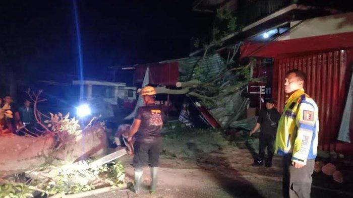 Cuaca Ekstrem di Kabupaten, Dua Lokasi Sekitar Tempat Wisata Diterjang ...