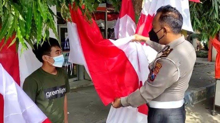 Polres Pamekasan Borong Bendera Merah Putih yang Dijual PKL di Pinggir ...