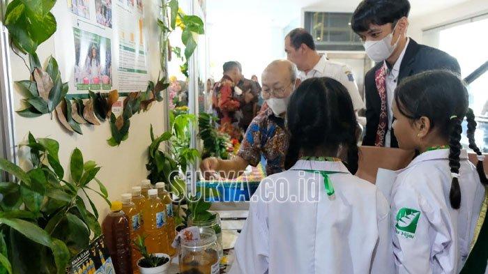 Ribuan Anak di Surabaya Pecahkan Rekor MURI Kategori Peneliti Terbanyak Tingkat SD dan SMP ...