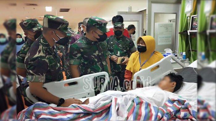 KSAD Jenderal TNI Dudung Abdurachman Jenguk Korban Tragedi Arema vs Persebaya di RSSA - Surya.co.id