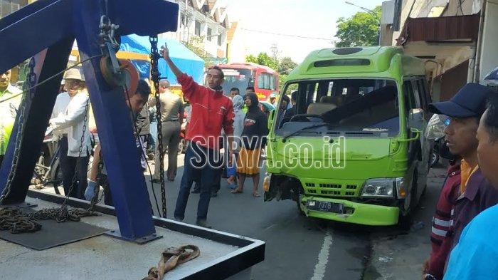 Minibus Angkut Rombongan 16 Orang dari Jombang Celaka di Kota Malang, Nasib Penumpangnya ...