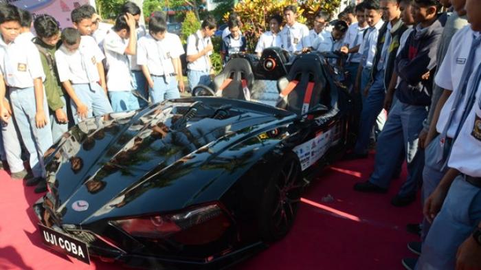 Lowo Ireng Jadi Pusat Perhatian Siswa SMK - Surya.co.id