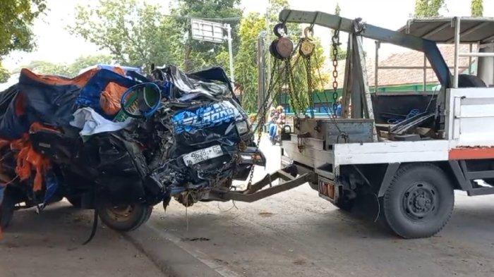 4 Kendaraan Terlibat Kecelakaan di Jalur Pantura Probolinggo, Sopir Pikap Tewas - Surya.co.id